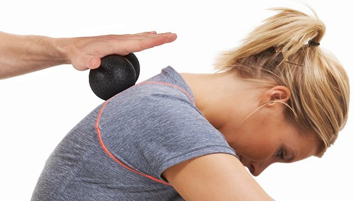 5 Übungen mit dem Faszienball für Rücken und Nacken | Expertentesten