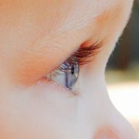 Bindehautentzündung bei Babys – Ursachen und Behandlung | ExpertenTesten.de