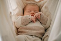 Ruhiger und sicherer Schlaf: Die Federwiege mit Motor von Wunderwiege ...