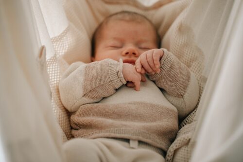 Ruhiger und sicherer Schlaf: Die Federwiege mit Motor von Wunderwiege ...